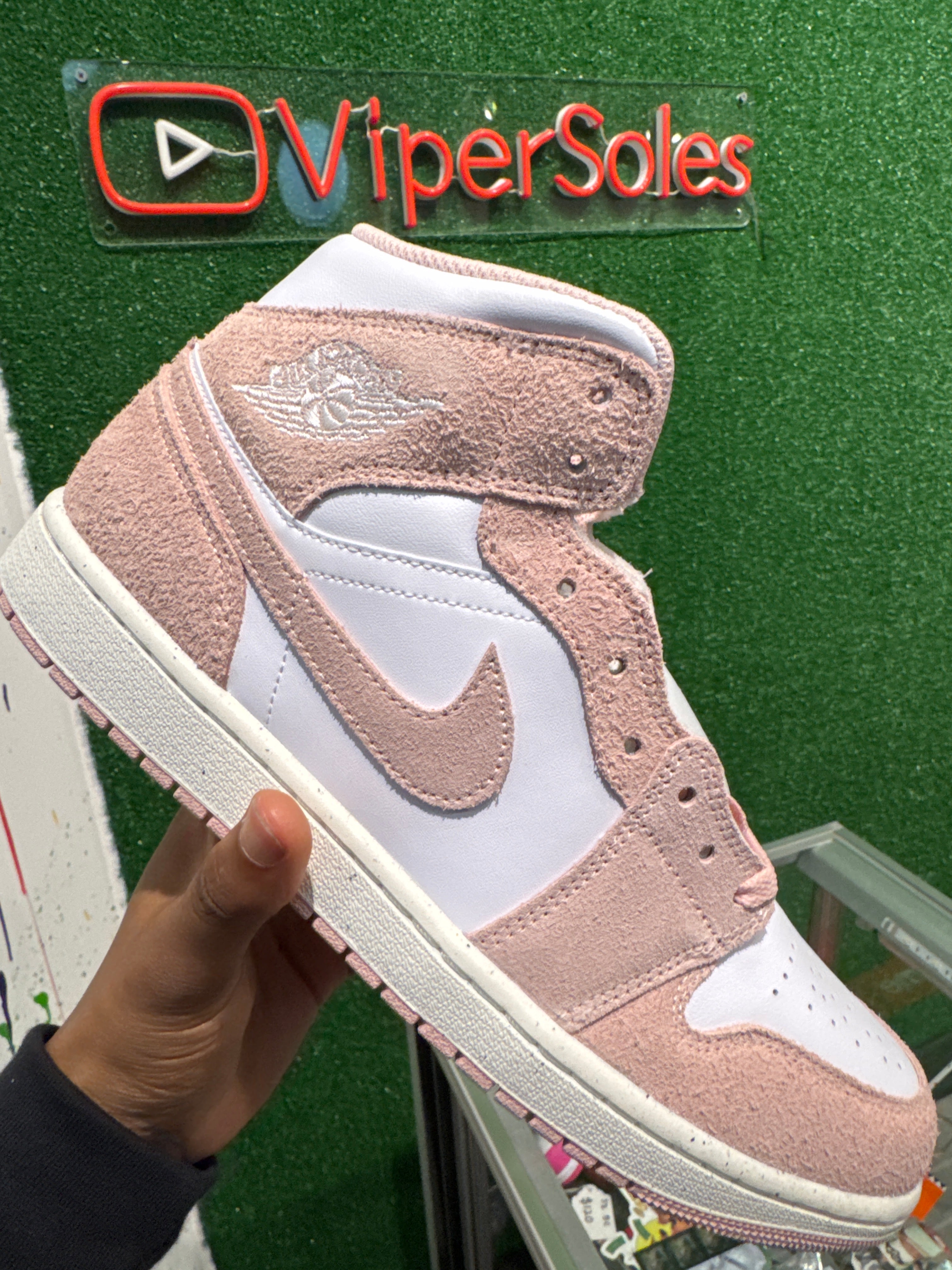 Air Jordan 1 mid SE legend pink – Viper Soles